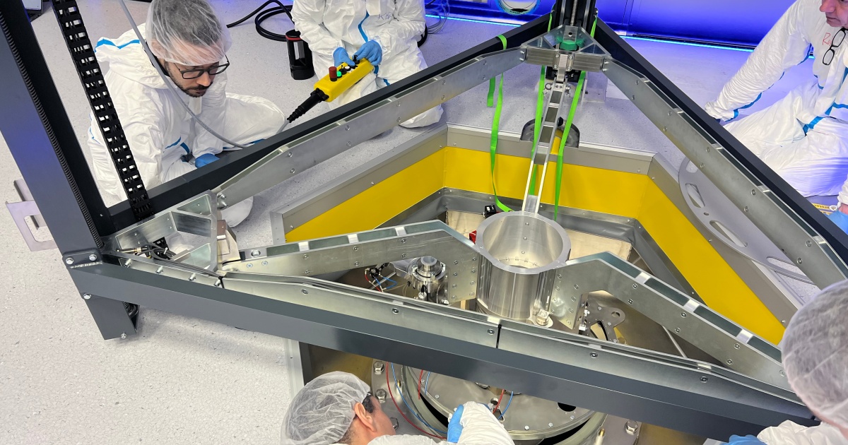 Neues Großexperiment zum Nachweis dunkler Materie • pro-physik.de - Das Physikportal