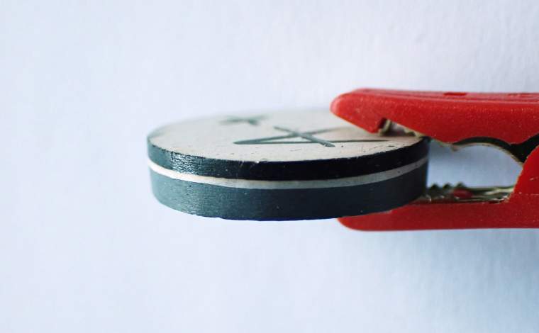 Ein Weg zu stabilen und langlebigen Festkörperbatterien • pro-physik.de ...