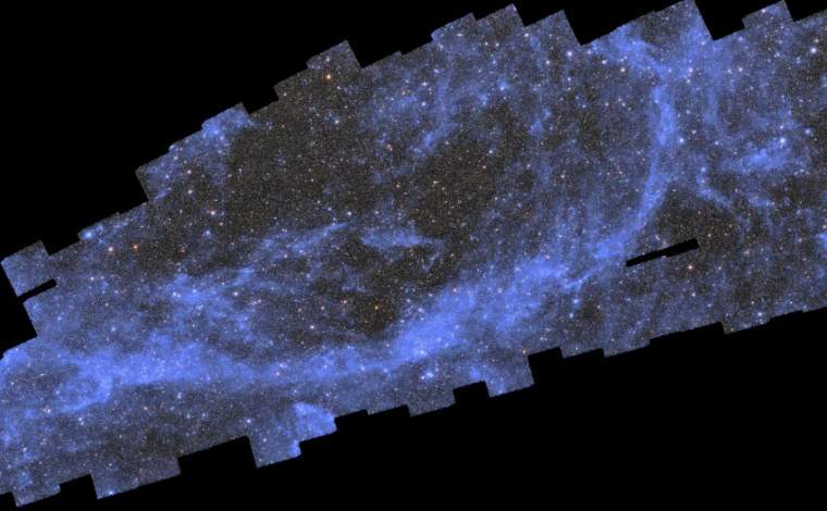 Einstein-Ring entdeckt • pro-physik.de - Das Physikportal Einstein-Ring entdeckt • pro-physik.de - Das Physikportal