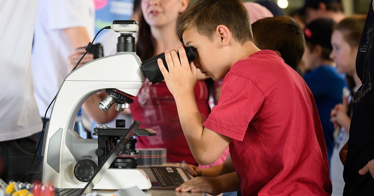 Nobelpreisträger, Lasershow und Science Slam • pro-physik.de - Das Physikportal