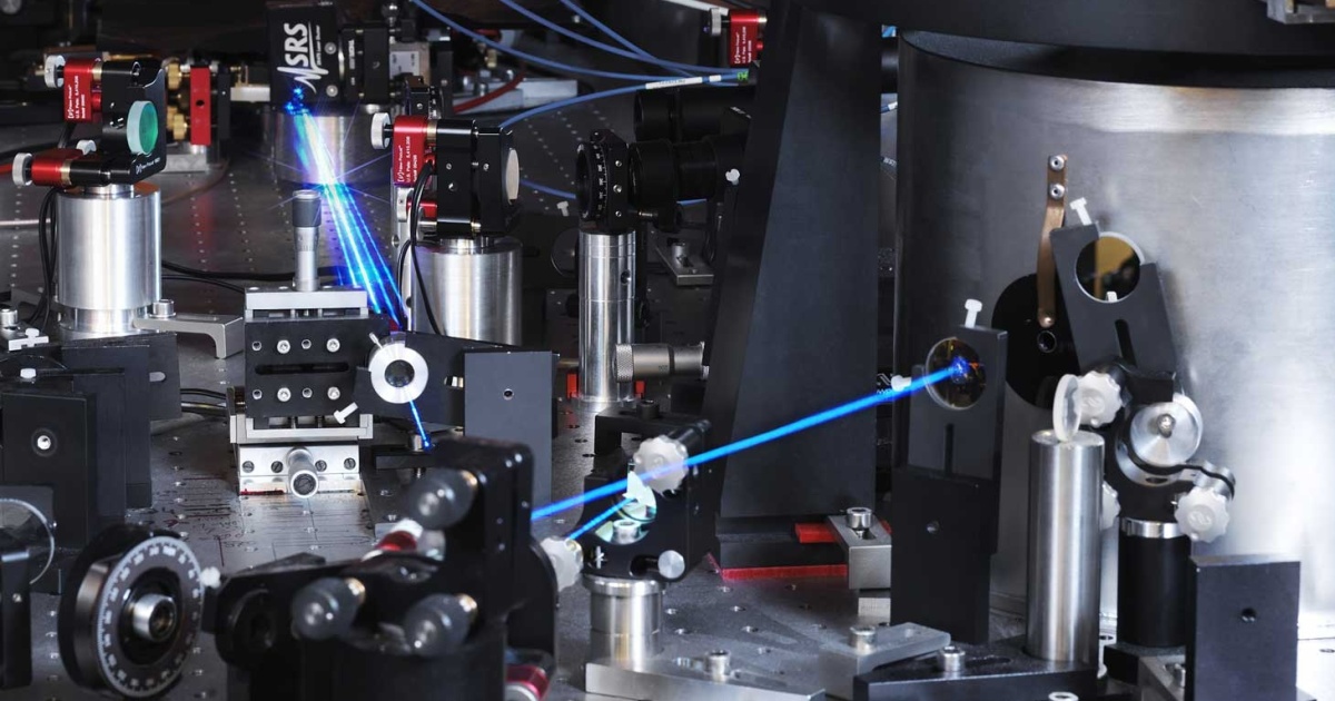 Koppelt ultraleichte Dunkle Materie an Quarks und Gluonen? • pro-physik ...